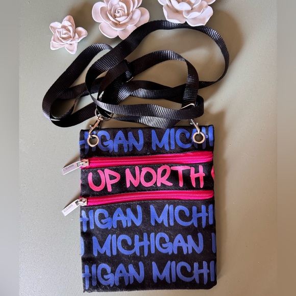 Robin Ruth | Bags | Robin Ruth Up North Michigan Zipper Crossbody Bag ...
